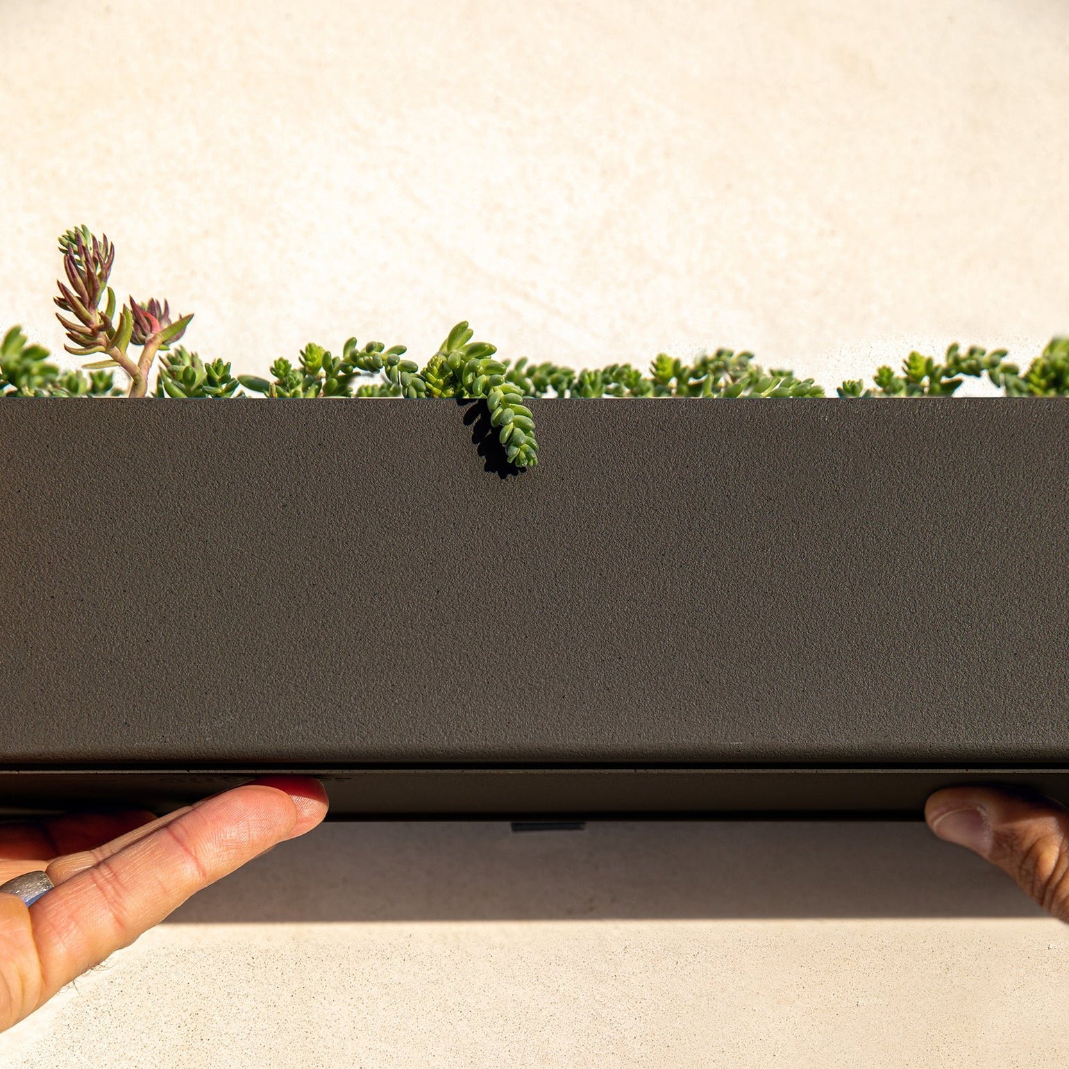 geo hanging trough planter – Veradek