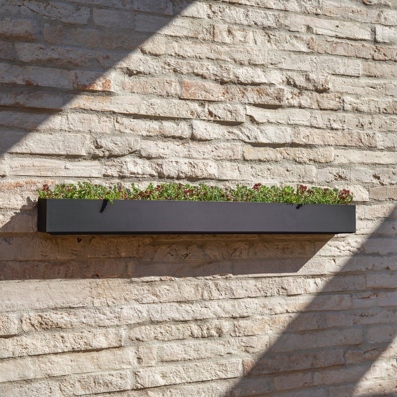 geo hanging trough planter– Veradek