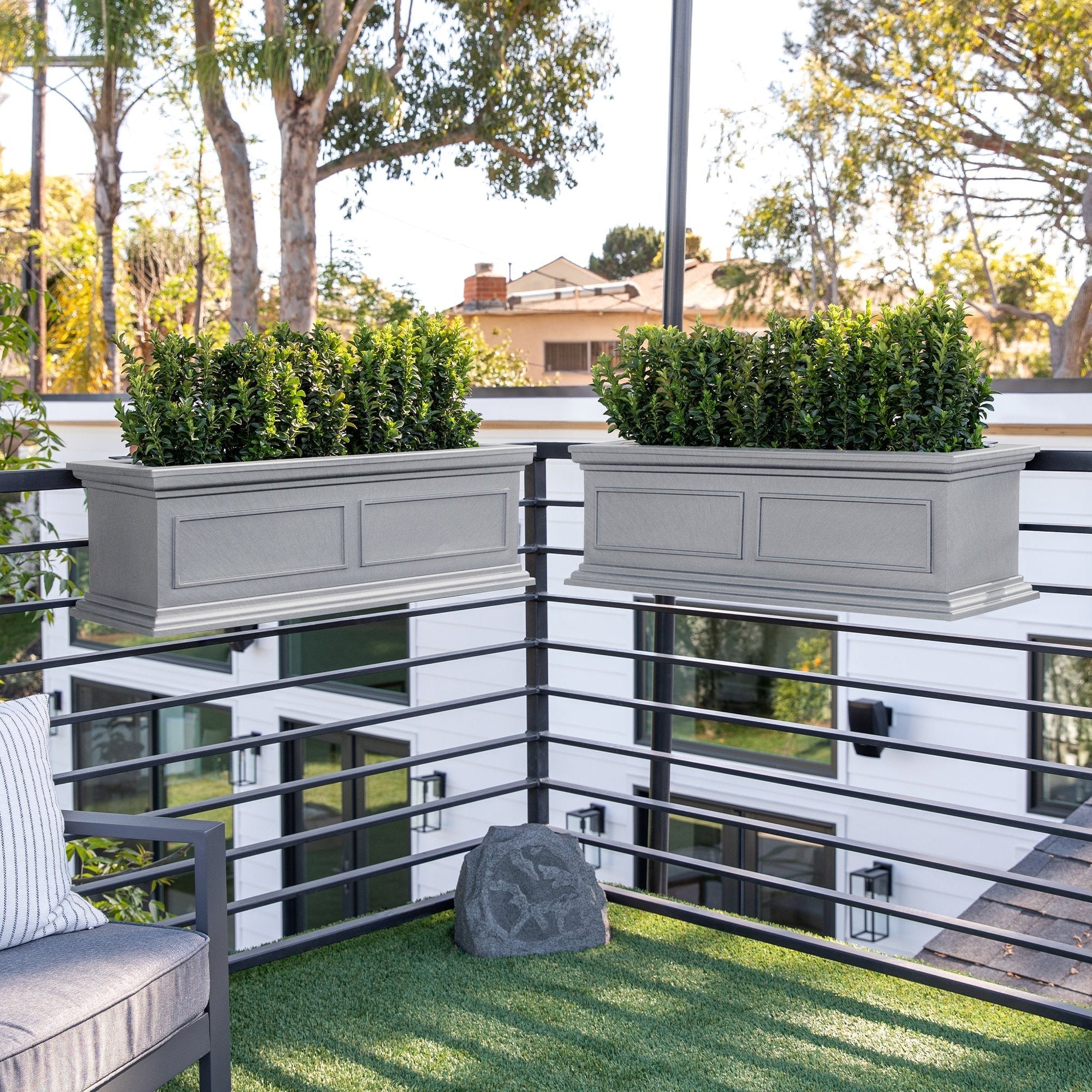 brixton hanging window box planter– Veradek