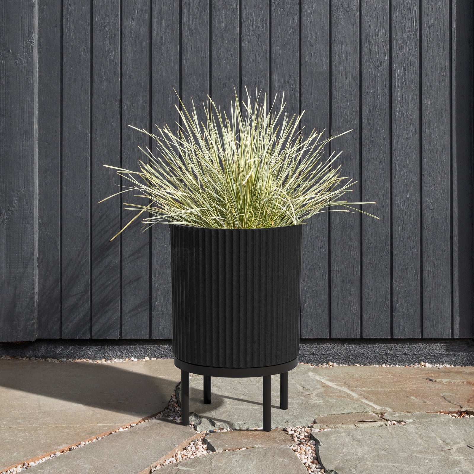 demi raised planter– Veradek